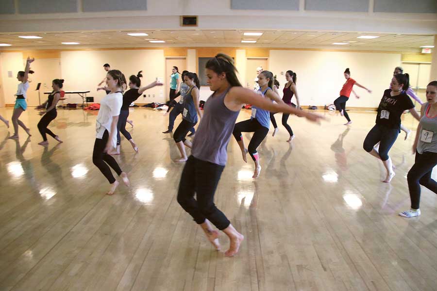 Students express themselves through the art of choreography – The Equinox