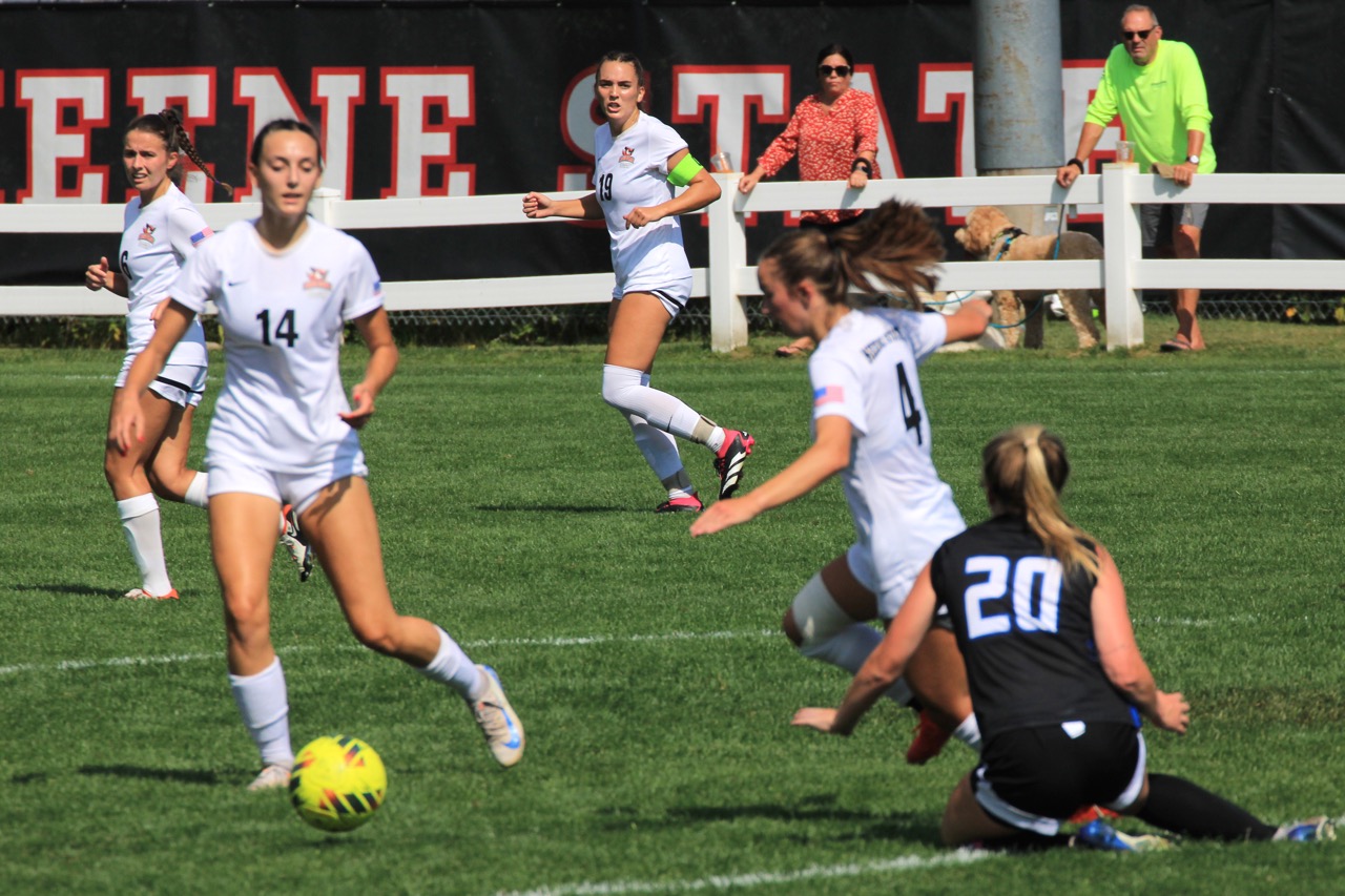 Men’s and women’s soccer teams lose to their opponents – The Equinox