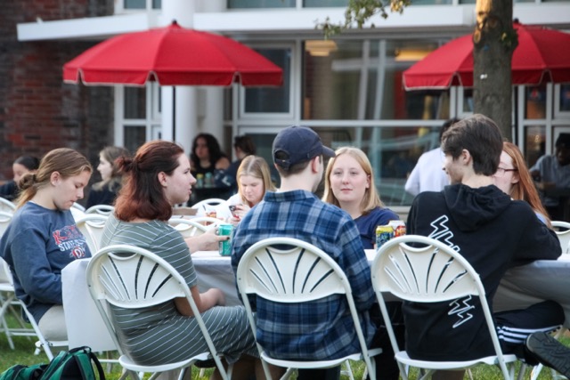 Students go out to eat on Appian Way – The Equinox